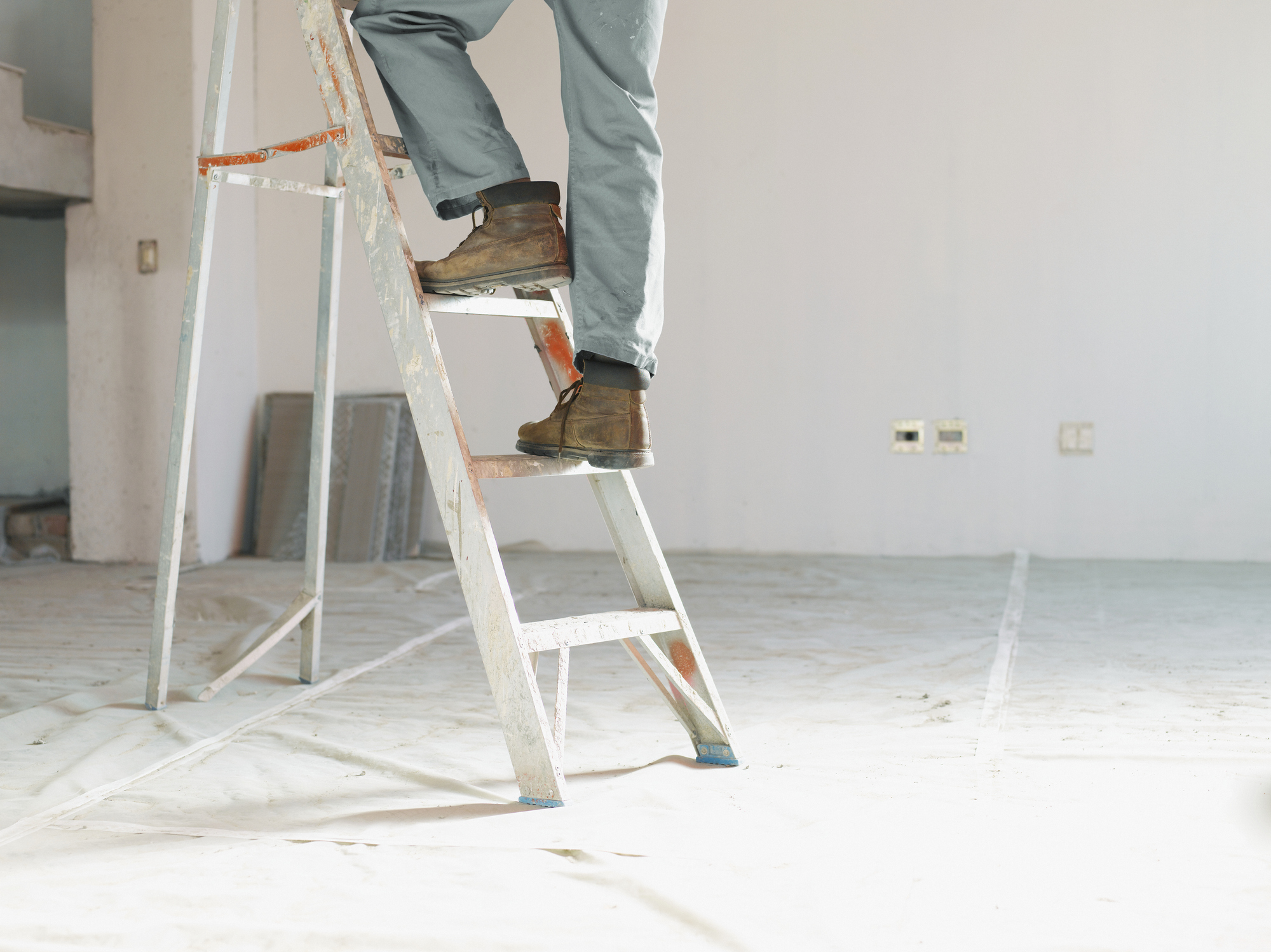 The Best Ladders You Can Use To Reach What You Need Safely | 21Oak