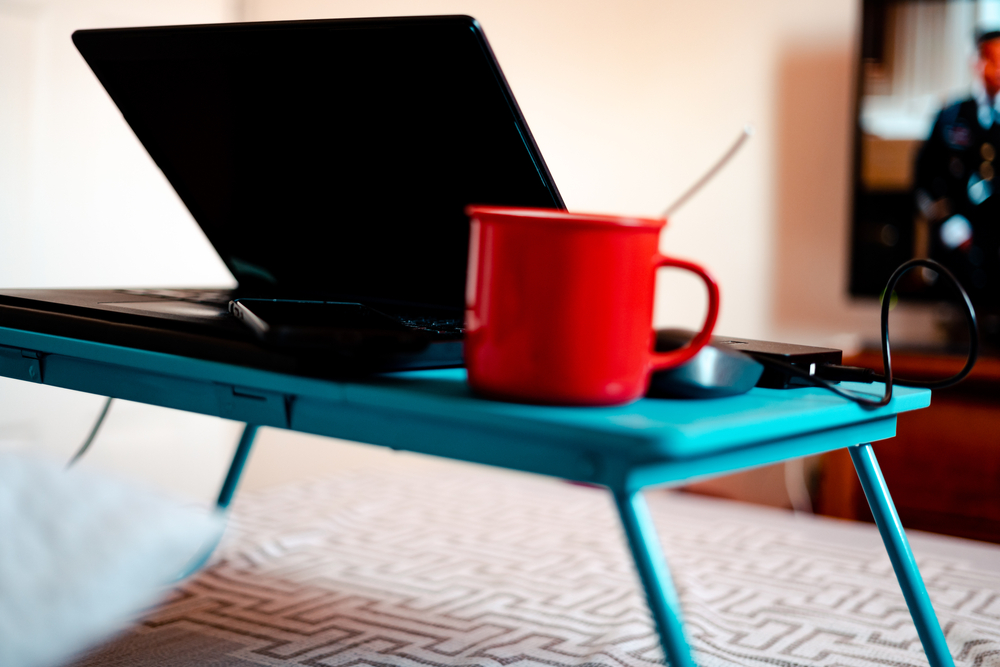 The best laptop tables for using your device anywhere | 21Oak