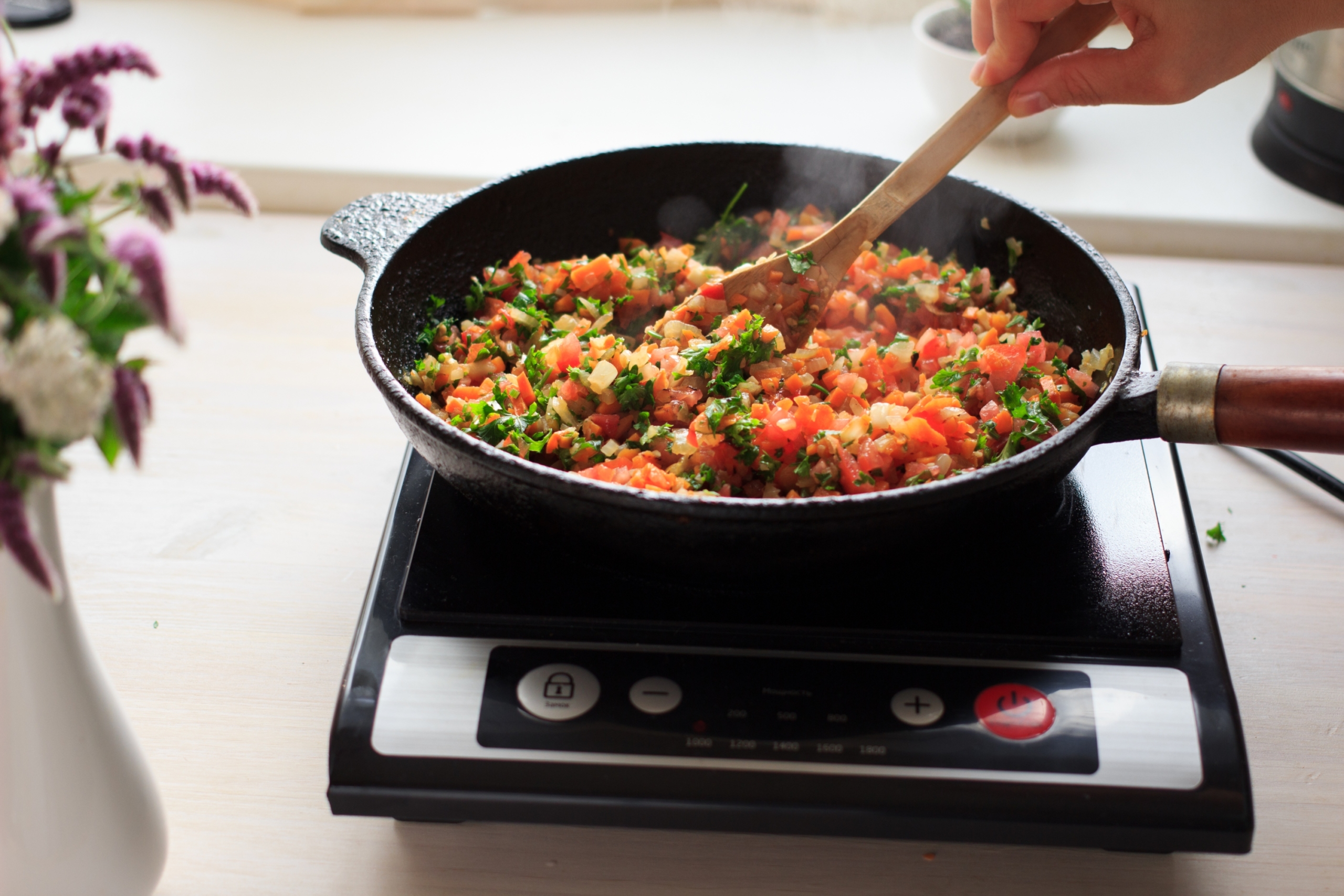 Portable cooktops can be a lifesaver -- here's how to choose one that ...