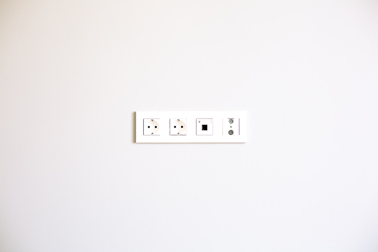 Water in an electrical outlet: A fire risk? What to know | 21Oak
