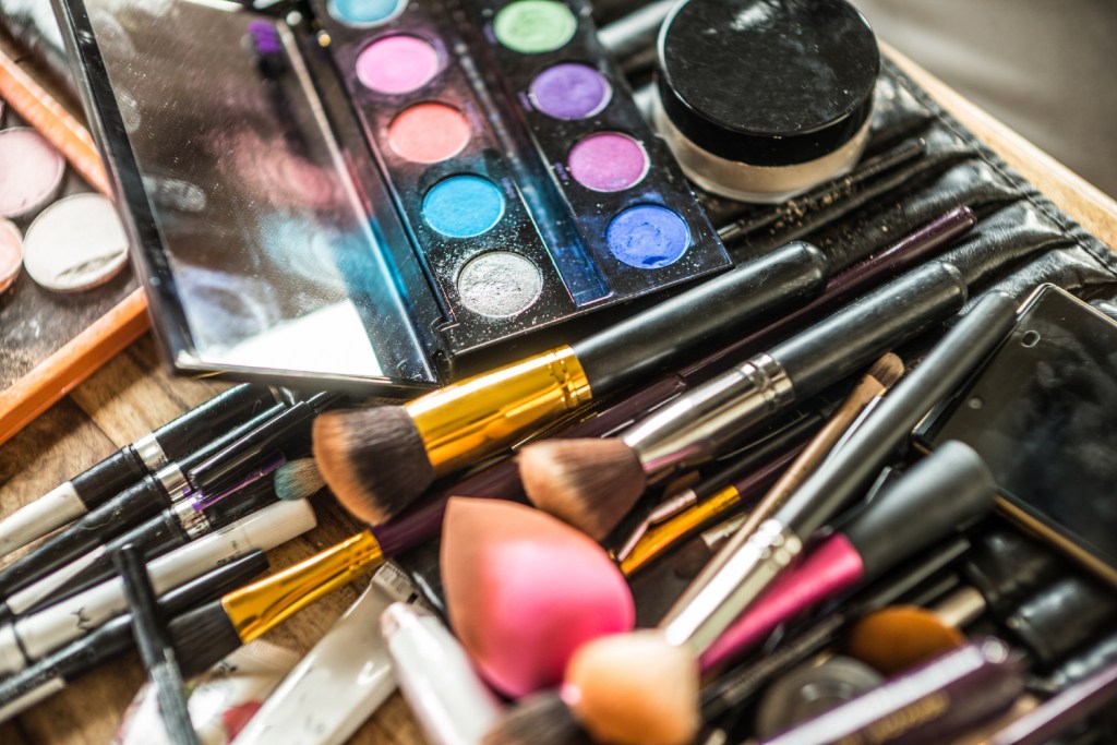 How to thoroughly declutter your makeup collection | 21Oak How to thoroughly declutter your makeup collection | 21Oak