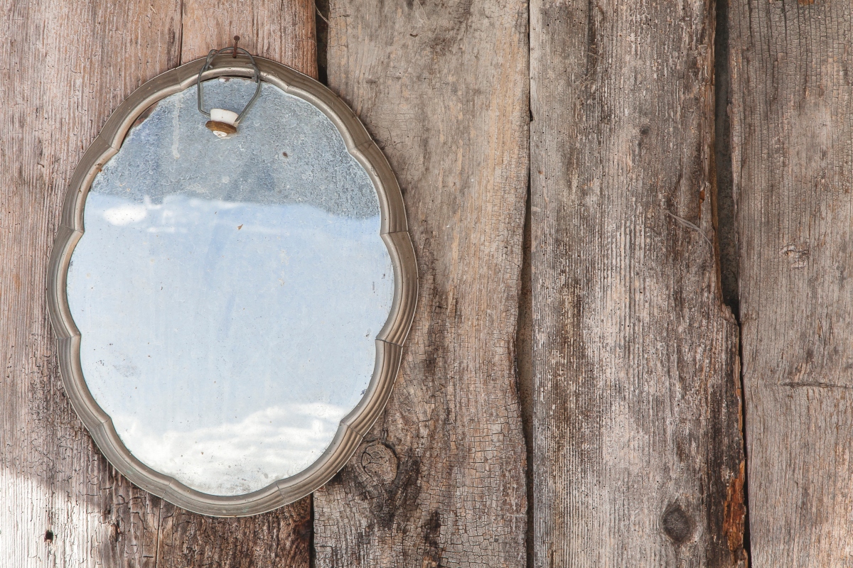 3 DIY mistakes people make when distressing a mirror | 21Oak
