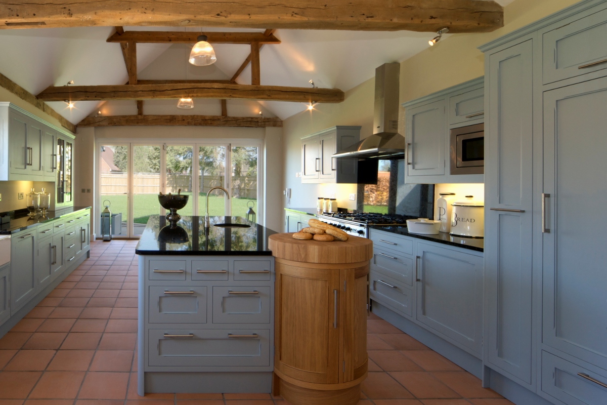 7 Kitchen Designs to Showcase the Beauty of Shaker Cabinets | 21Oak